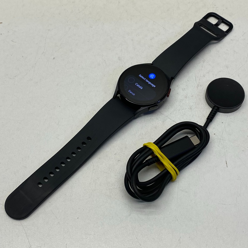 Pre-owned Samsung Galaxy Watch5 40mm Model SM-R900 in Black - Own4Less